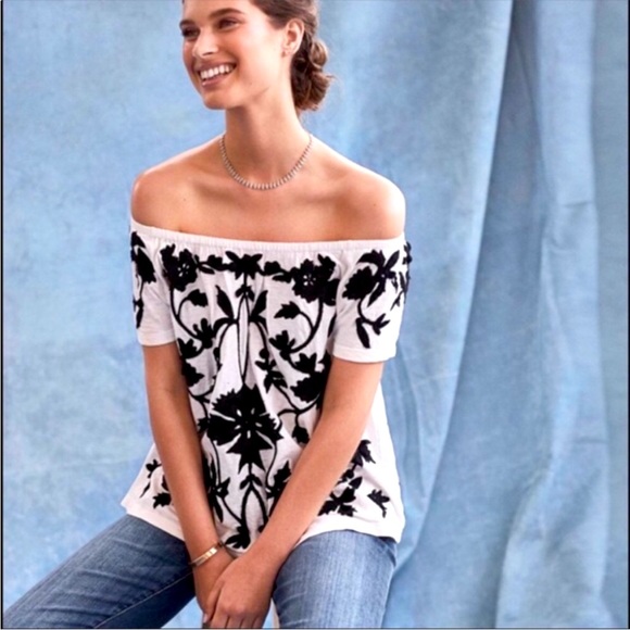 akemi + kin | Tops | Anthropologie Akemi Kin Tropea Top Embroidered Off ...